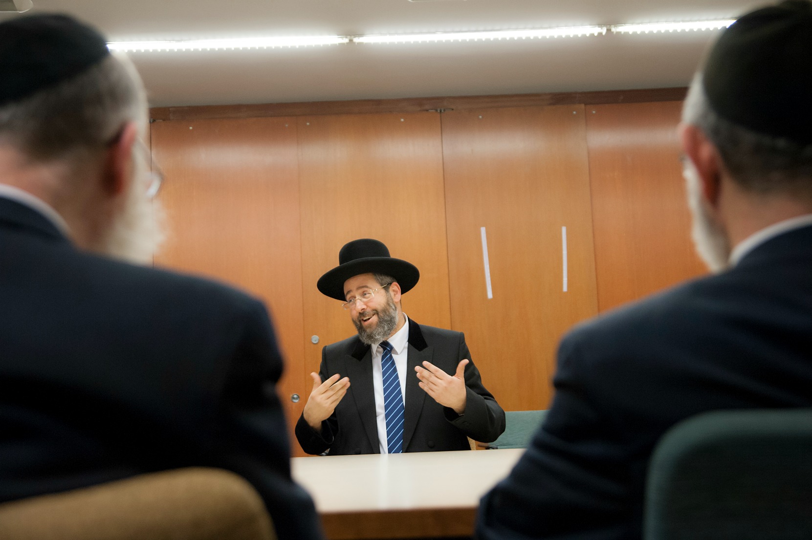 Ashkenazi Chief Rabbi Visits YU