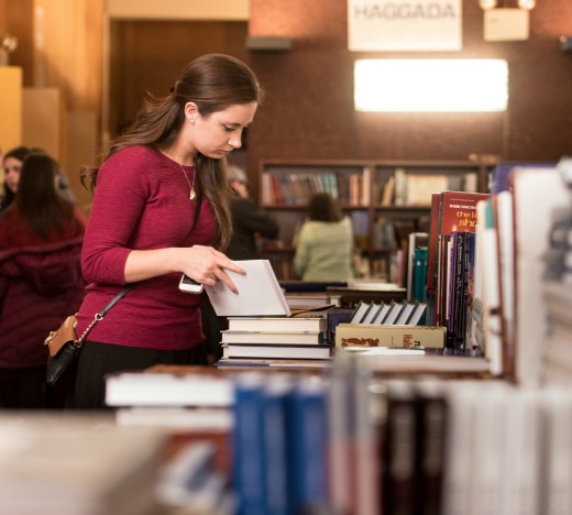 Annual Seforim Sale Anticipates Another Successful Year